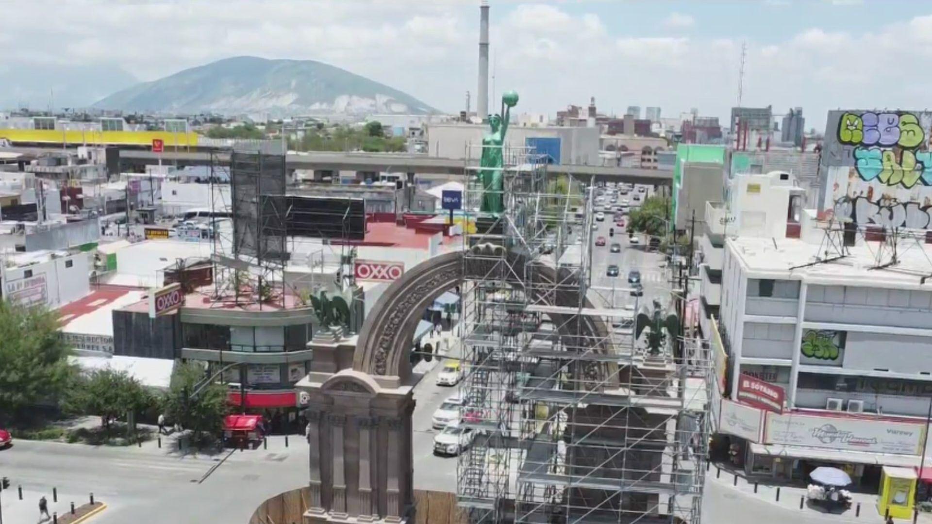 Regresa La Mona al Arco de la Independencia en el Centro de Monterrey | N+