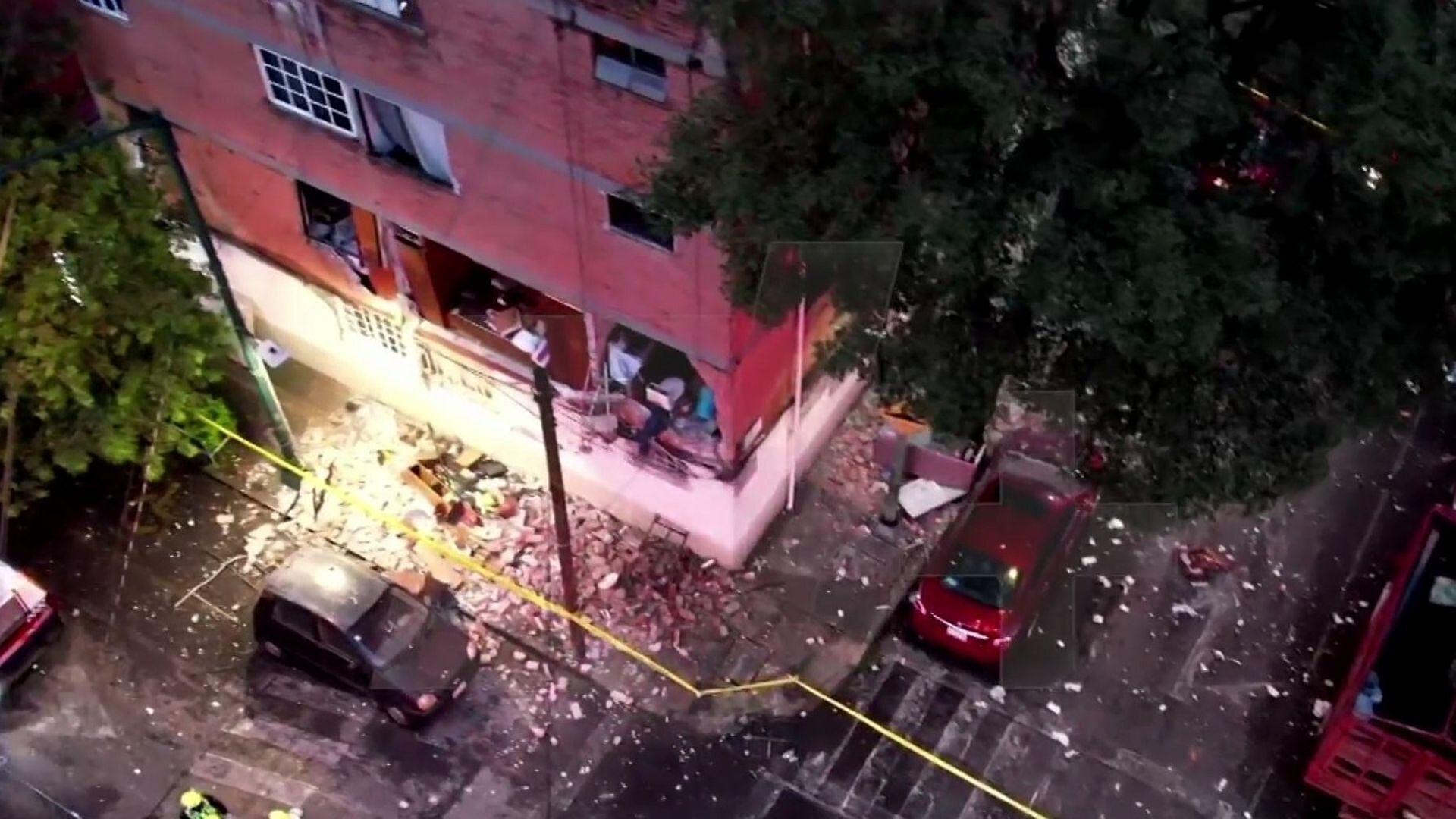 Llevan a Hotel a 80 Vecinos tras Estallido de su Edificio en Colonia Independencia, CDMX | N+ ...