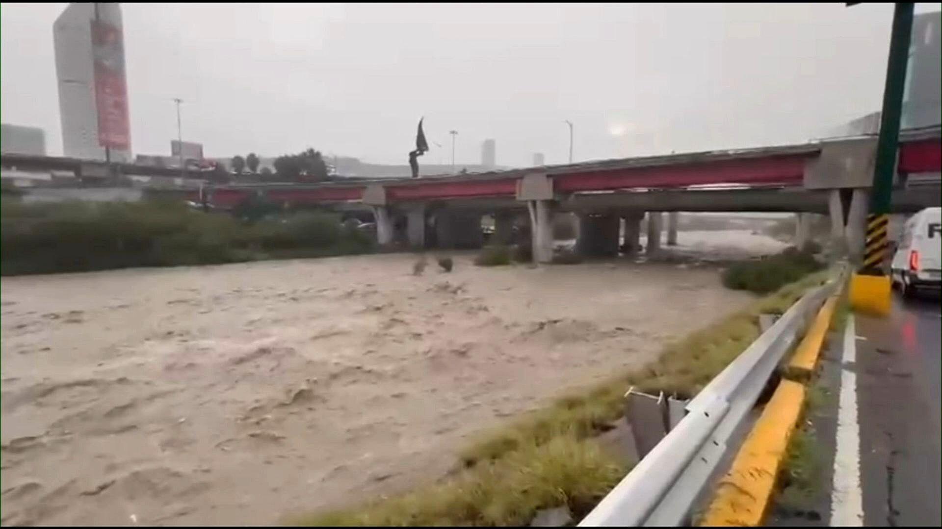 VIDEOS | Tormenta en Monterrey: Fuertes Lluvias Dejan Calles Inundadas ...