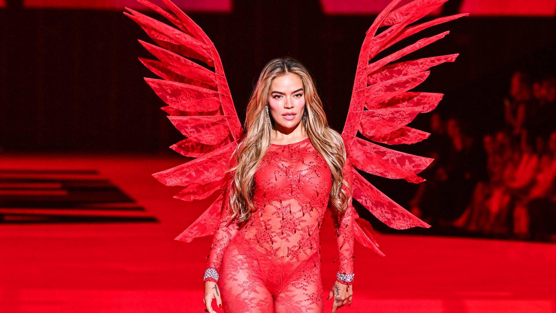 Karol G Triunfa en el Victoria’s Secret Fashion Show 2025: Se Viraliza su Participación ...