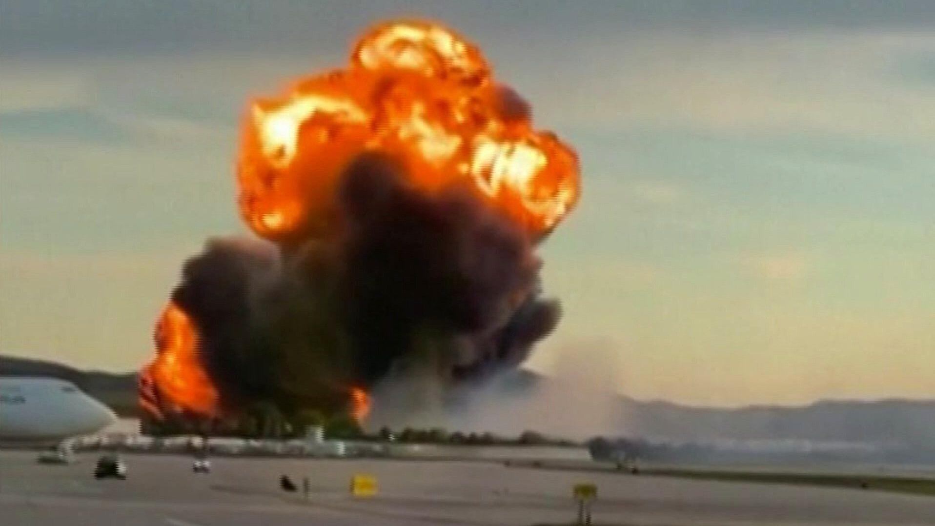 VIDEO: Momento Exacto de la Explosión e Incendio de Avión que se ...