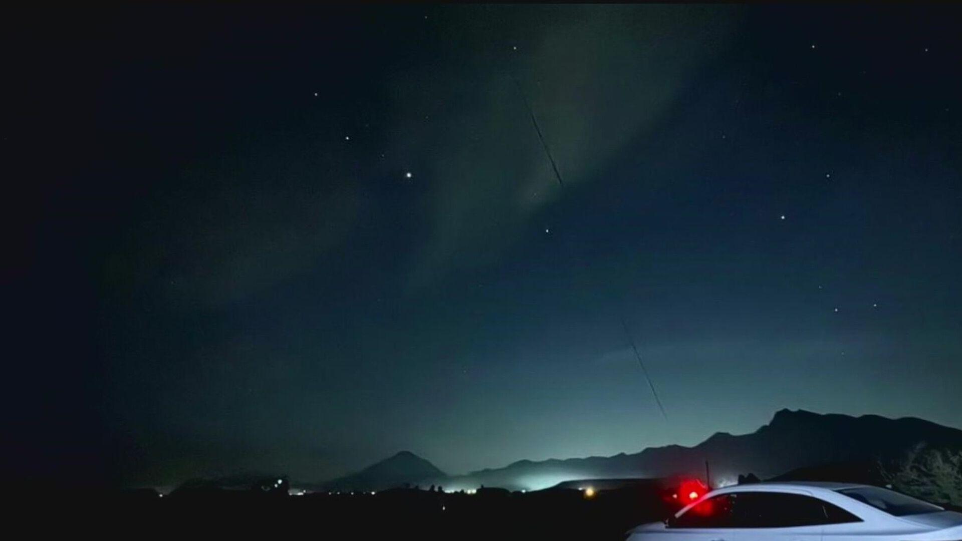 Acuden Decenas de Familias a Disfrutar Aurora Boreal en García, Nuevo León l N+ Monterrey | N+