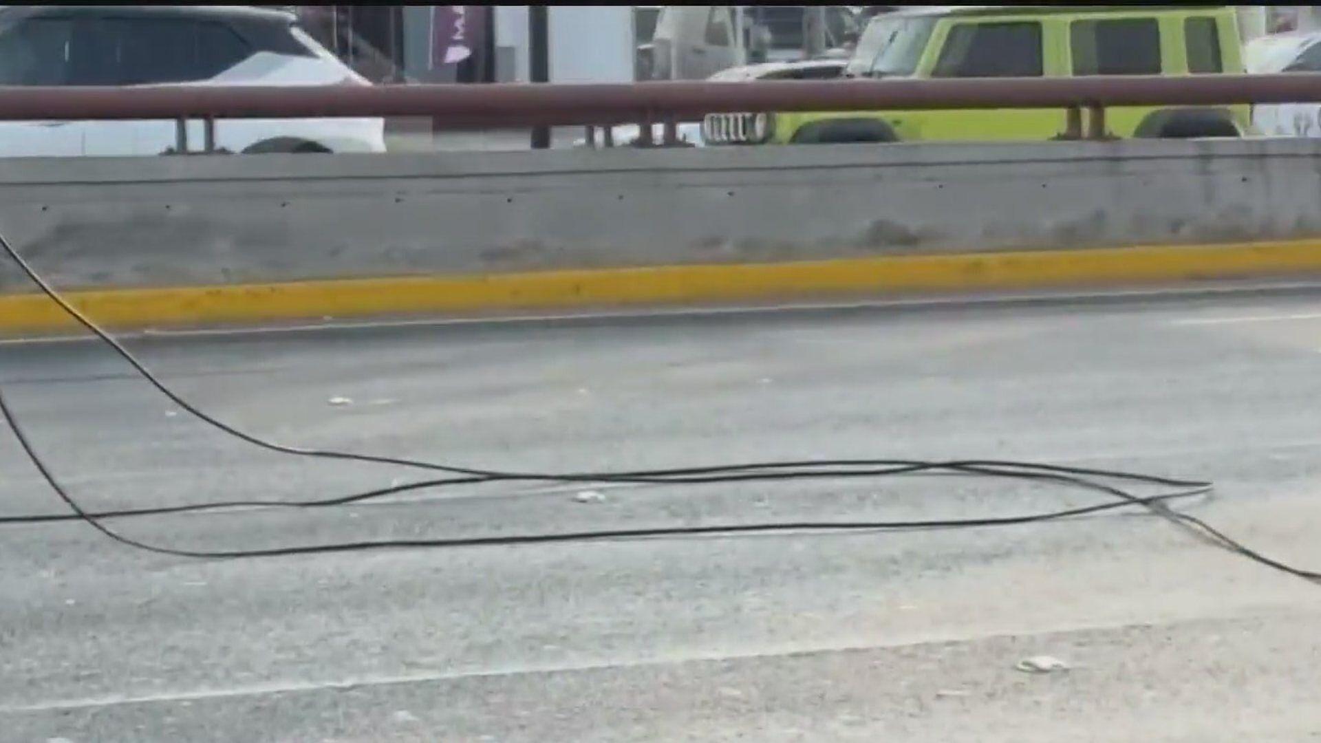 Tumba Tráiler Cables y Deja a Vecinos Sin Luz en San Nicolás, NL l N+ ...