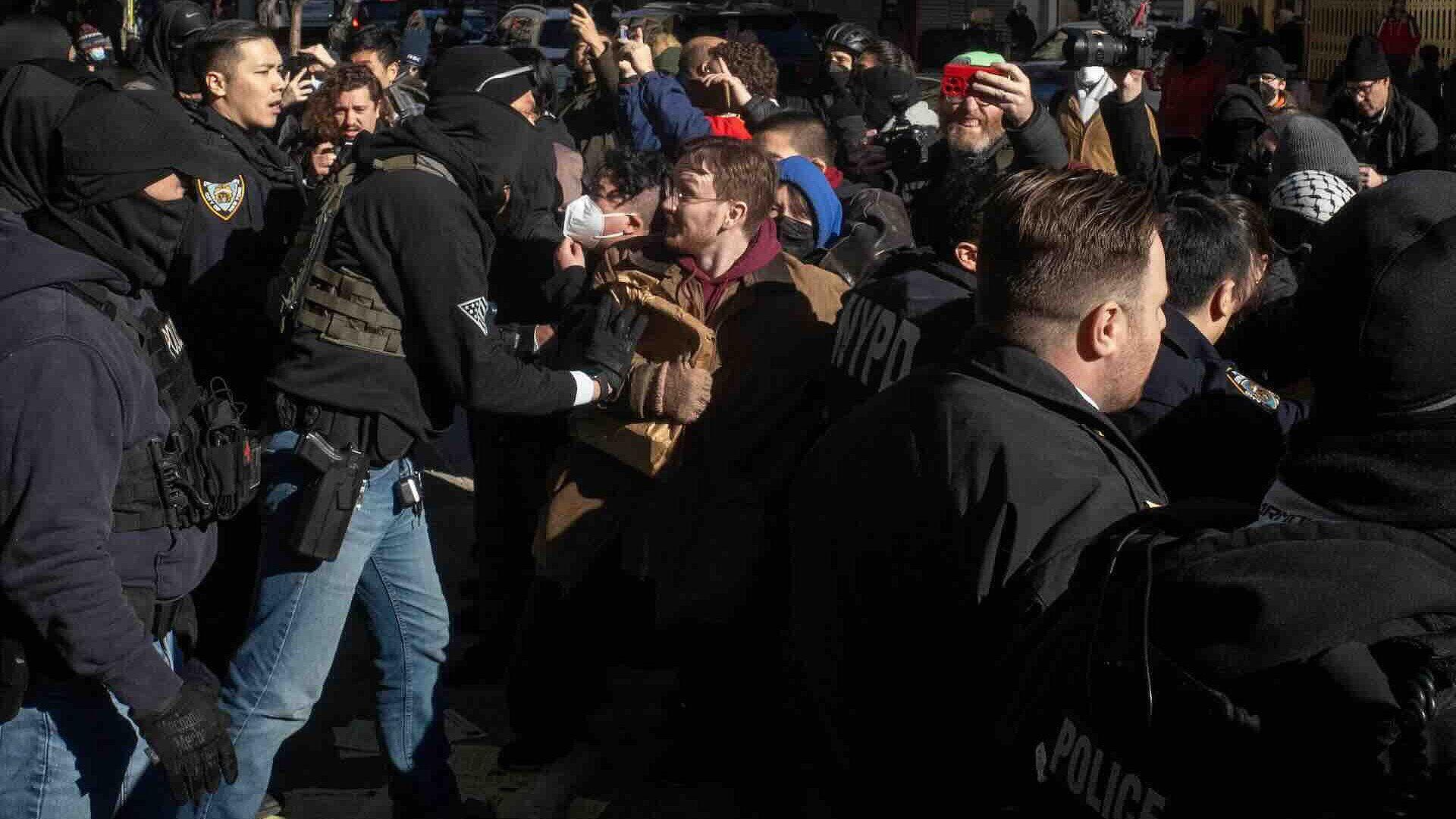 Protestas en Nueva York Detienen Redada Migratoria del ICE en Manhattan ...