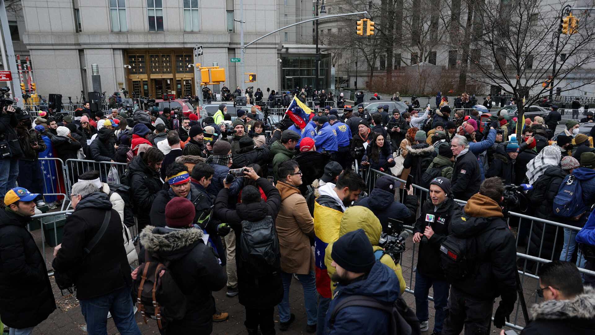 Abogado de Julian Assange Representará a Nicolás Maduro en ...