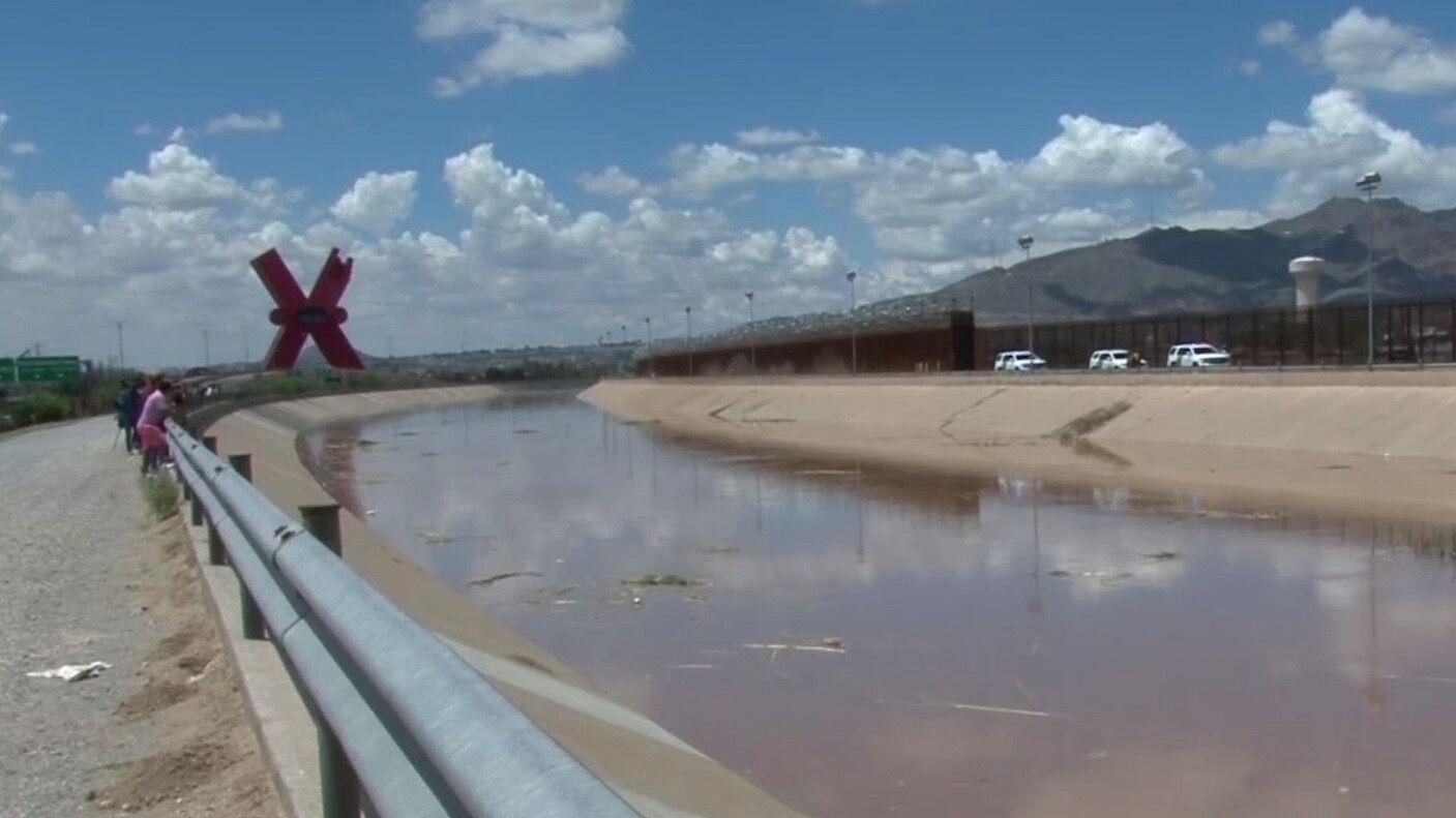 Niña de 6 años muere ahogada en el Río Bravo; soltó la mano de su madre