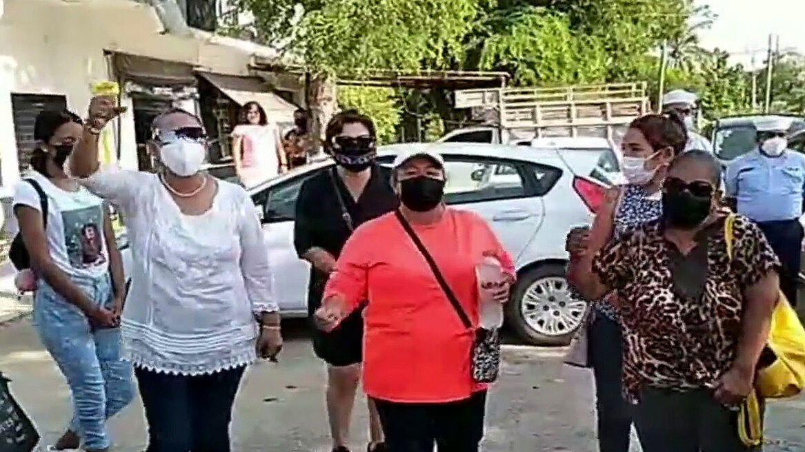 Al grito de "¡Justicia!" sepultan cuerpo de Abigail Hay Urrutia