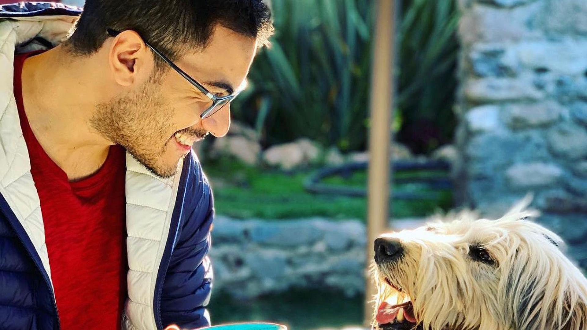 Carlos Rivera vuelve a estar de luto; muere su perro Sky