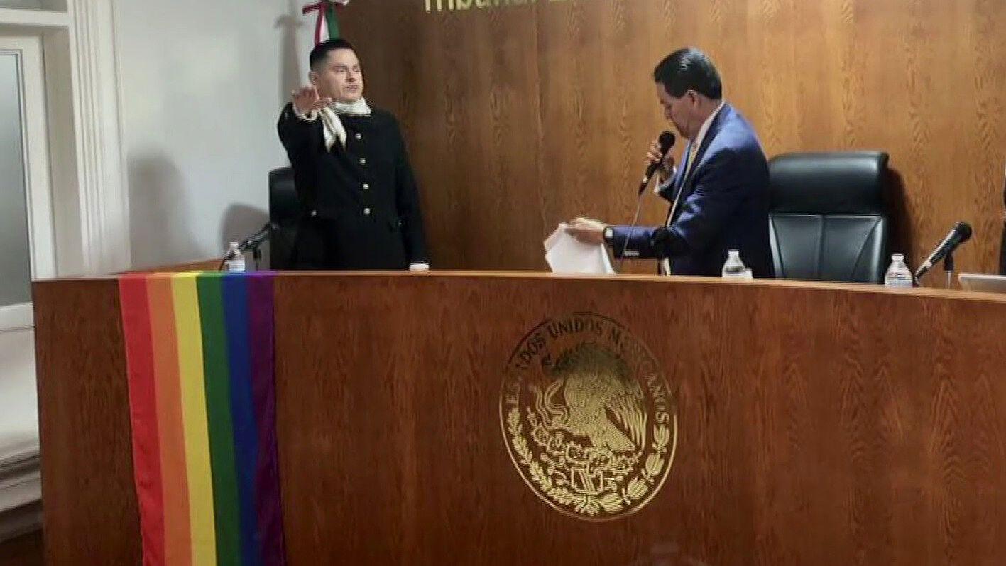 Jesús Ociel Baena Saucedo, primer magistrade no binarie de América Latina