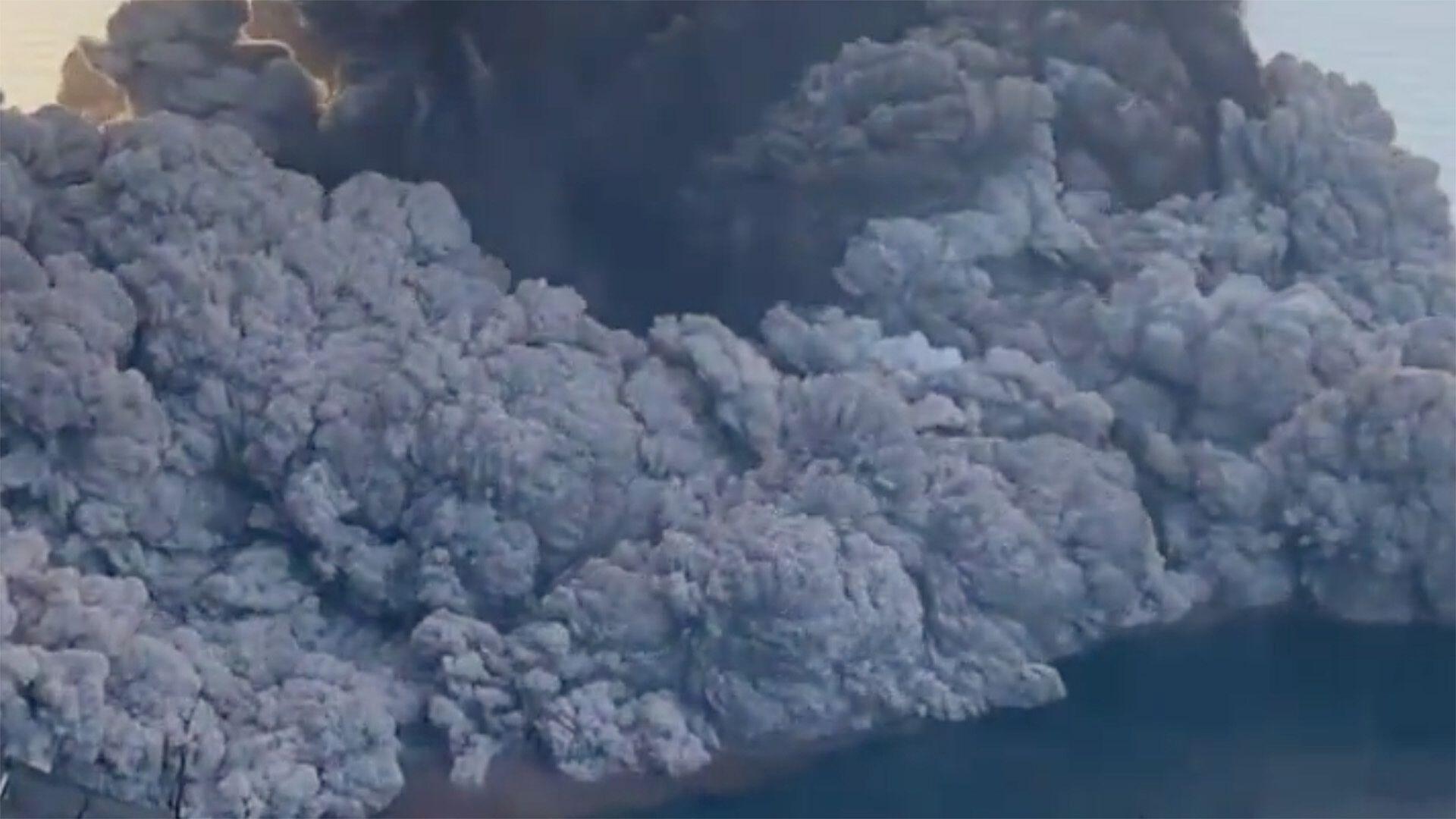Erupción en Volcán Stromboli Provoca Tsunami en Italia