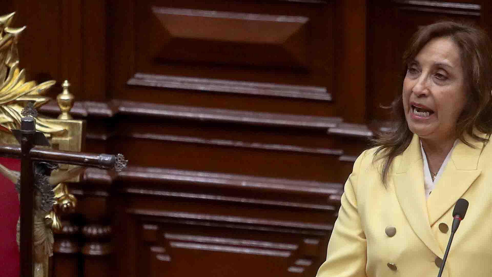 Dina Boluarte Toma el Cargo como Presidenta de Perú
