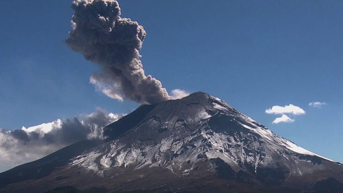 Volcán Popocatépetl Registra Enorme Fumarola