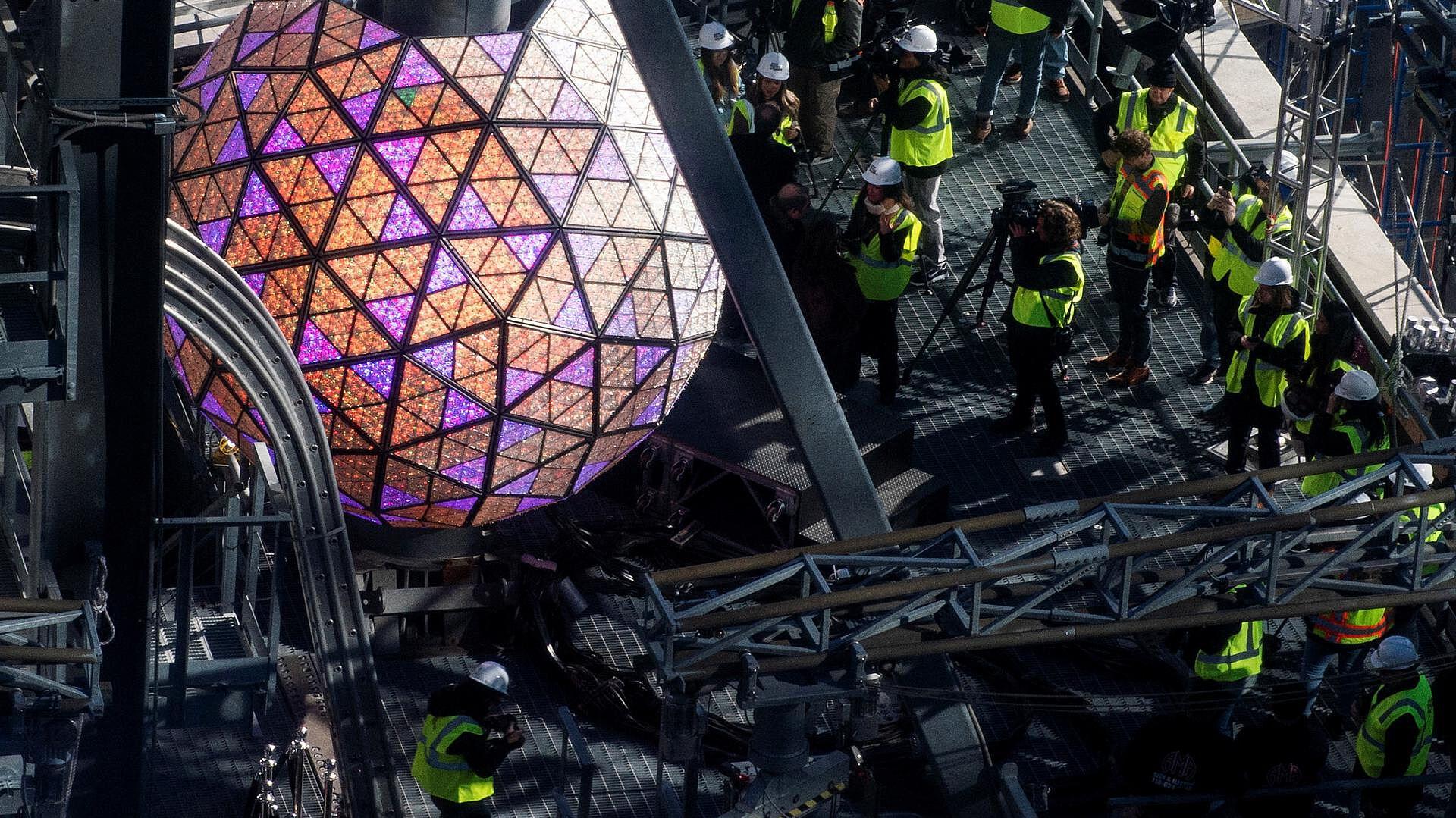 NY se Prepara Para el Descenso de La Bola en Times Square