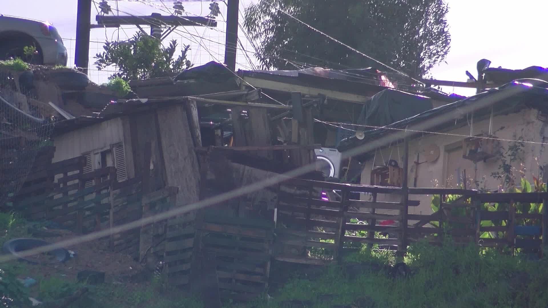 Lluvias Dejan 40 Derrumbes en Diferentes Puntos de Tijuana | N+