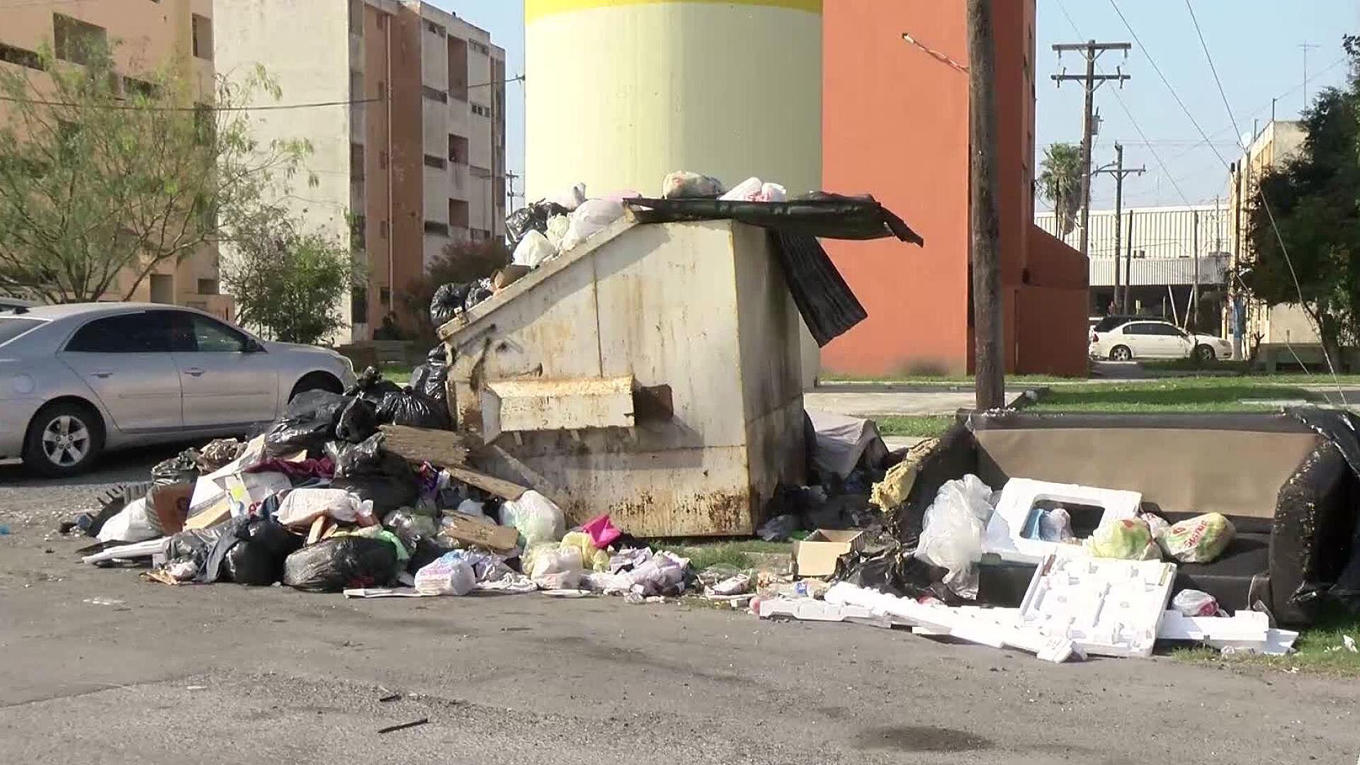 Vecinos se Quejan por Contenedores Llenos de Basura | N+