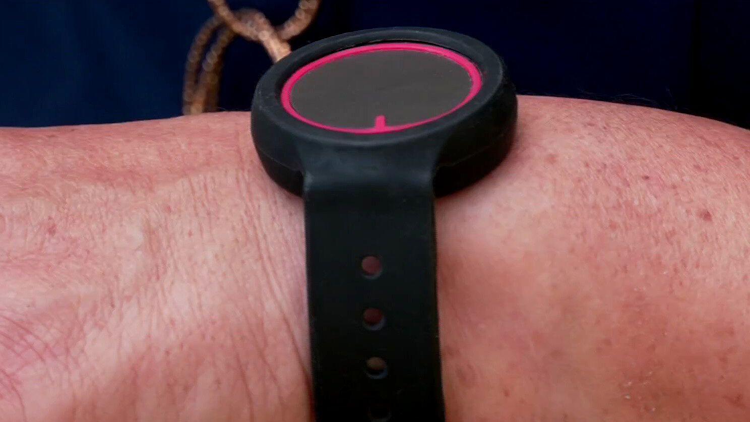 Así Funciona la Pulsera de Pánico Contra Violencia de Género I Acoso ...