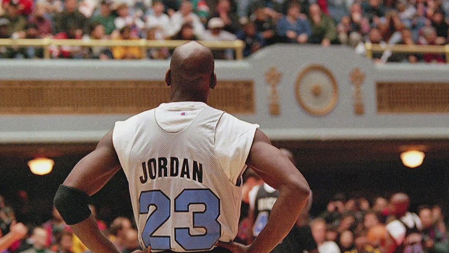 TUDN: Los Números de Michael Jordan | N+