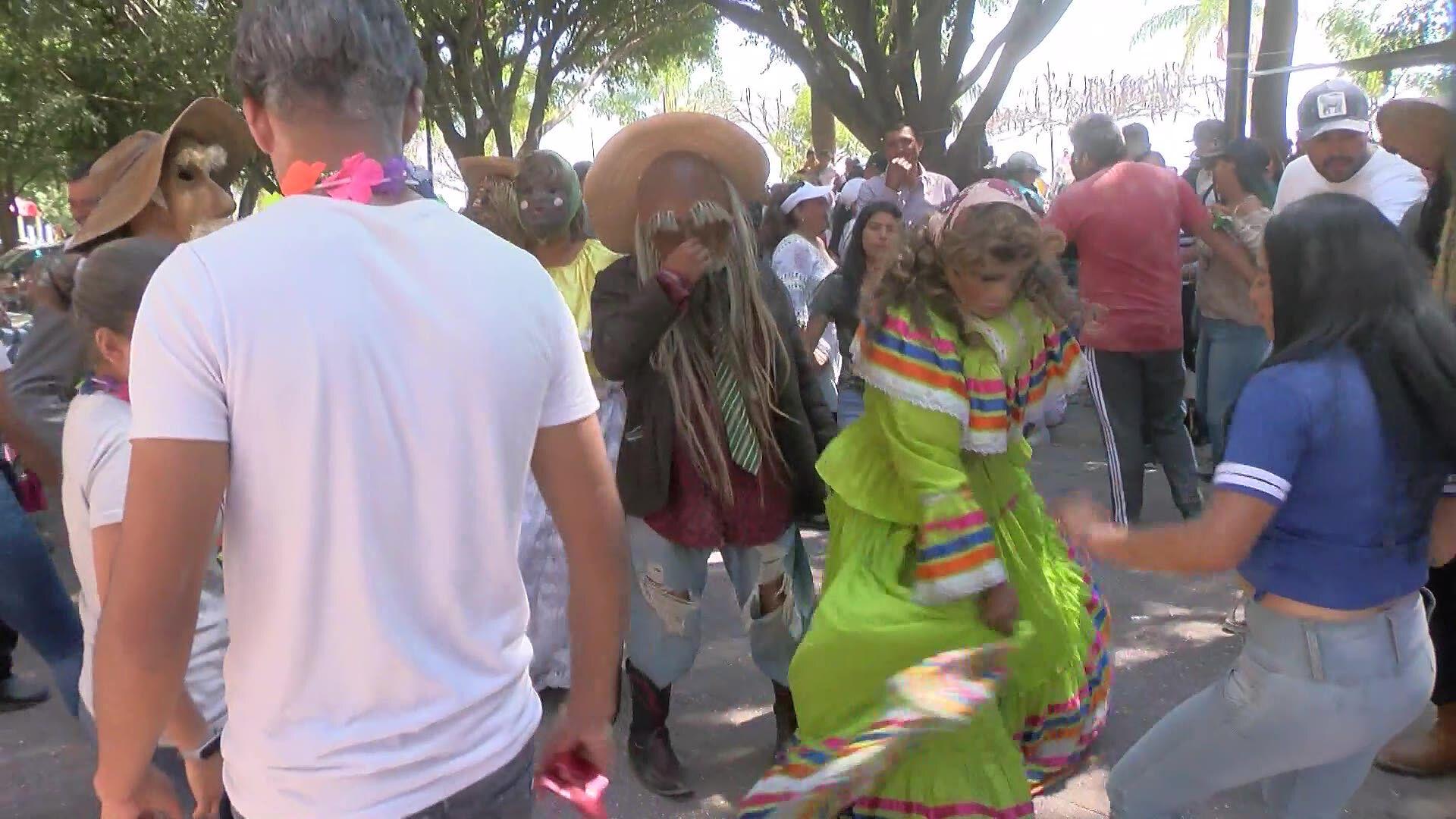Así se vivió la alegría del Martes de Carnaval en Ajijic
