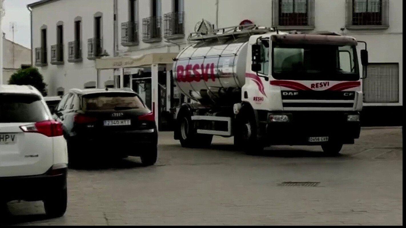 Con Pipas Surten Agua al Sur de España por Intensa Sequía | N+