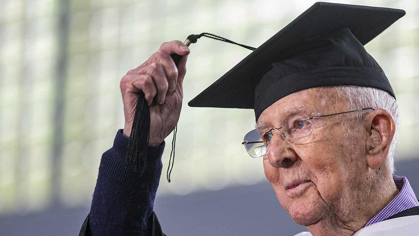 Hombre se Gradúa a los 101 Años | N+