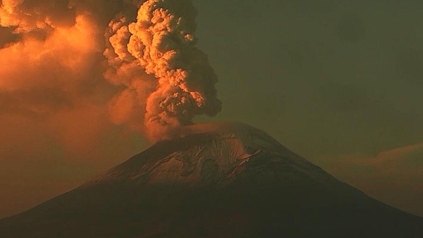 Así Luce el Volcán Popocatépetl con Enorme Fumarola | Caída de Cenizas | N+
