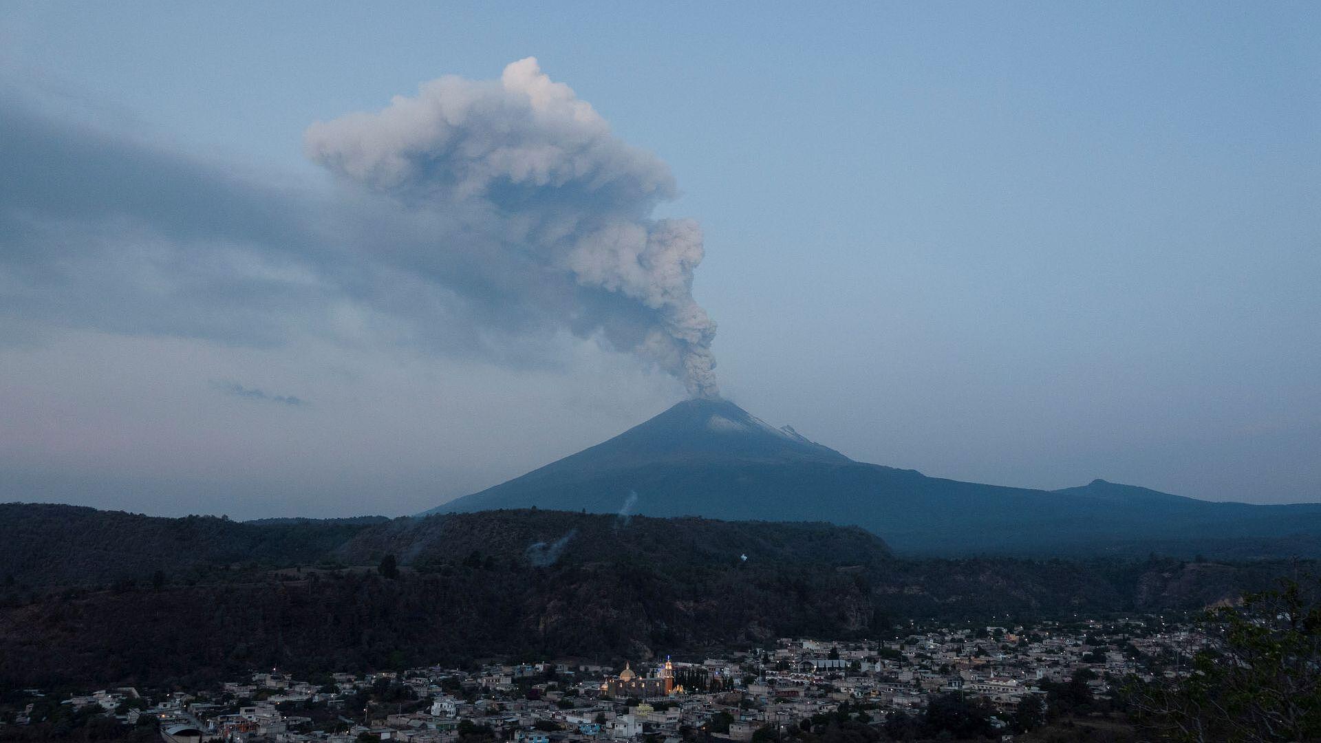 Impresionante Fumarola en el Volcán Popocatépetl | N+