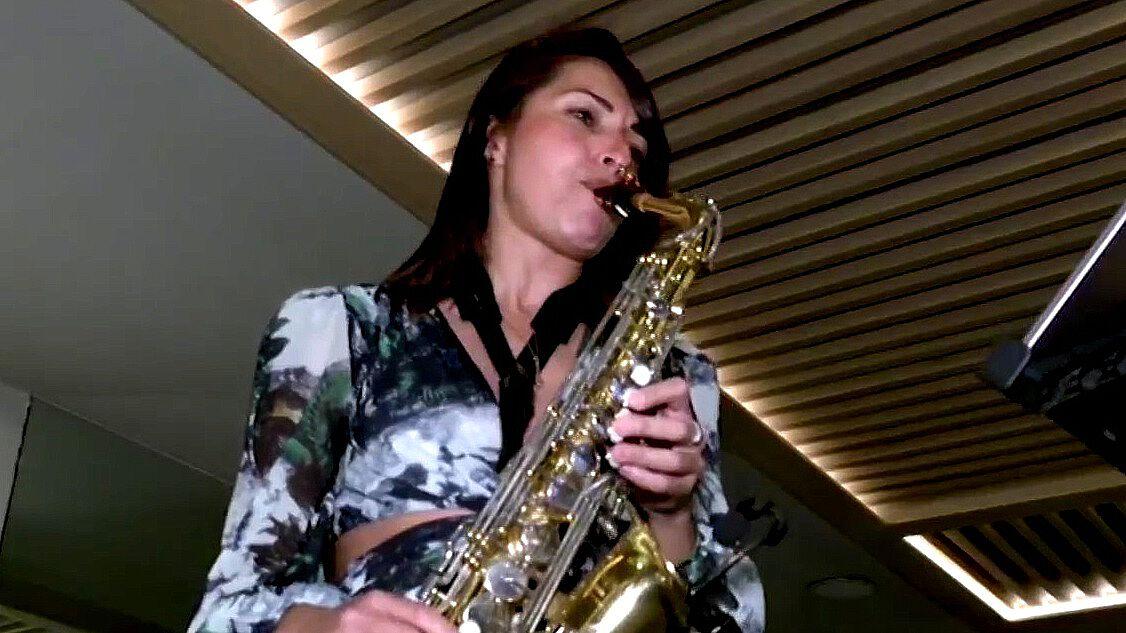 Conociendo a "Saxara", Una Estrella Mexicana del Saxofón | N+