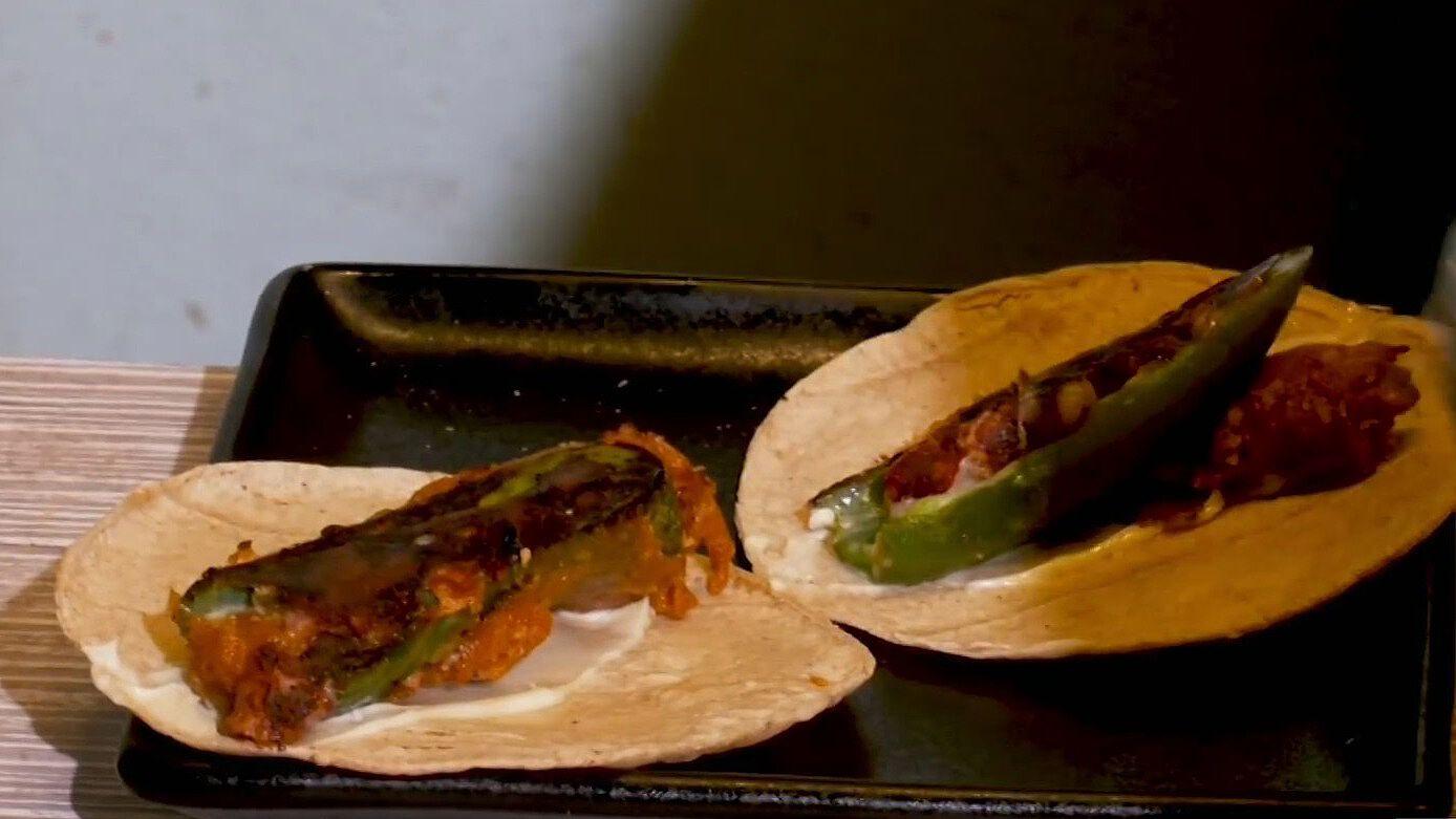 Aprende a Cocinar Ricos Chiles Rellenos de Camarón | N+