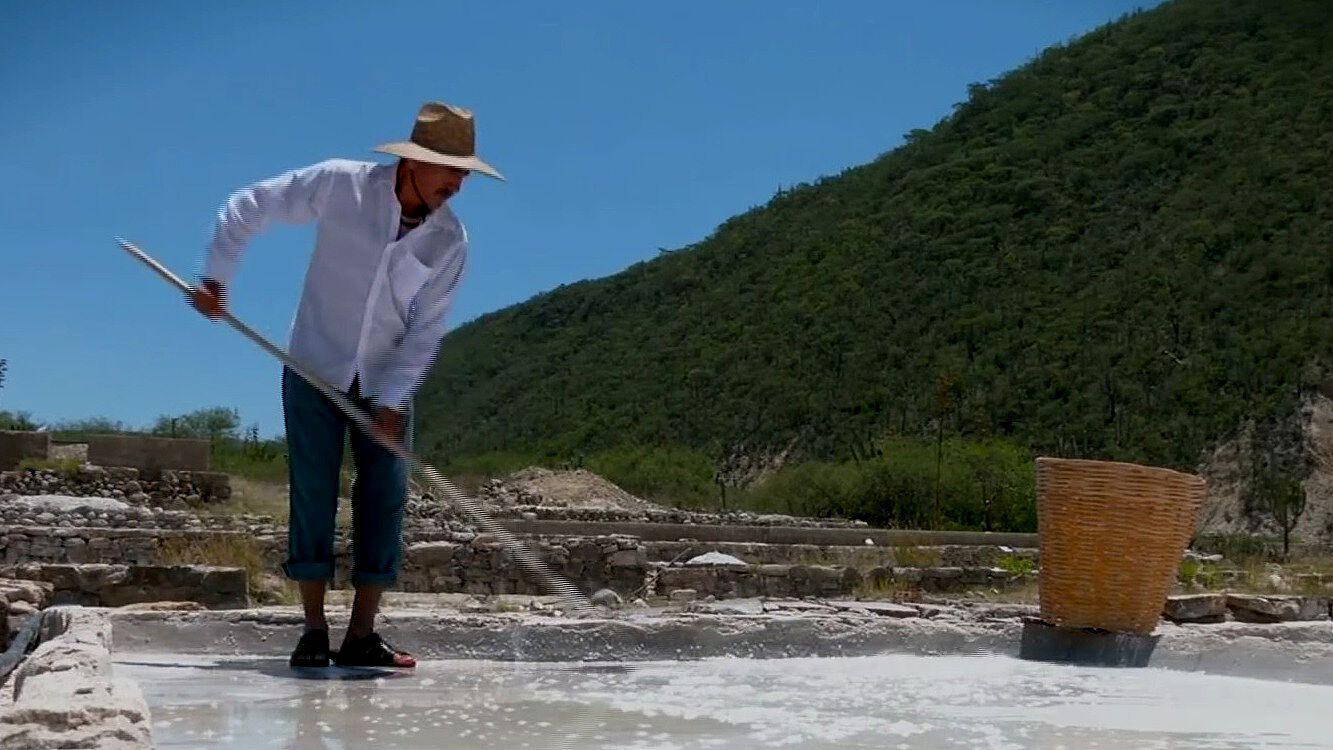 El Intenso Trabajo de un Salinero | N+