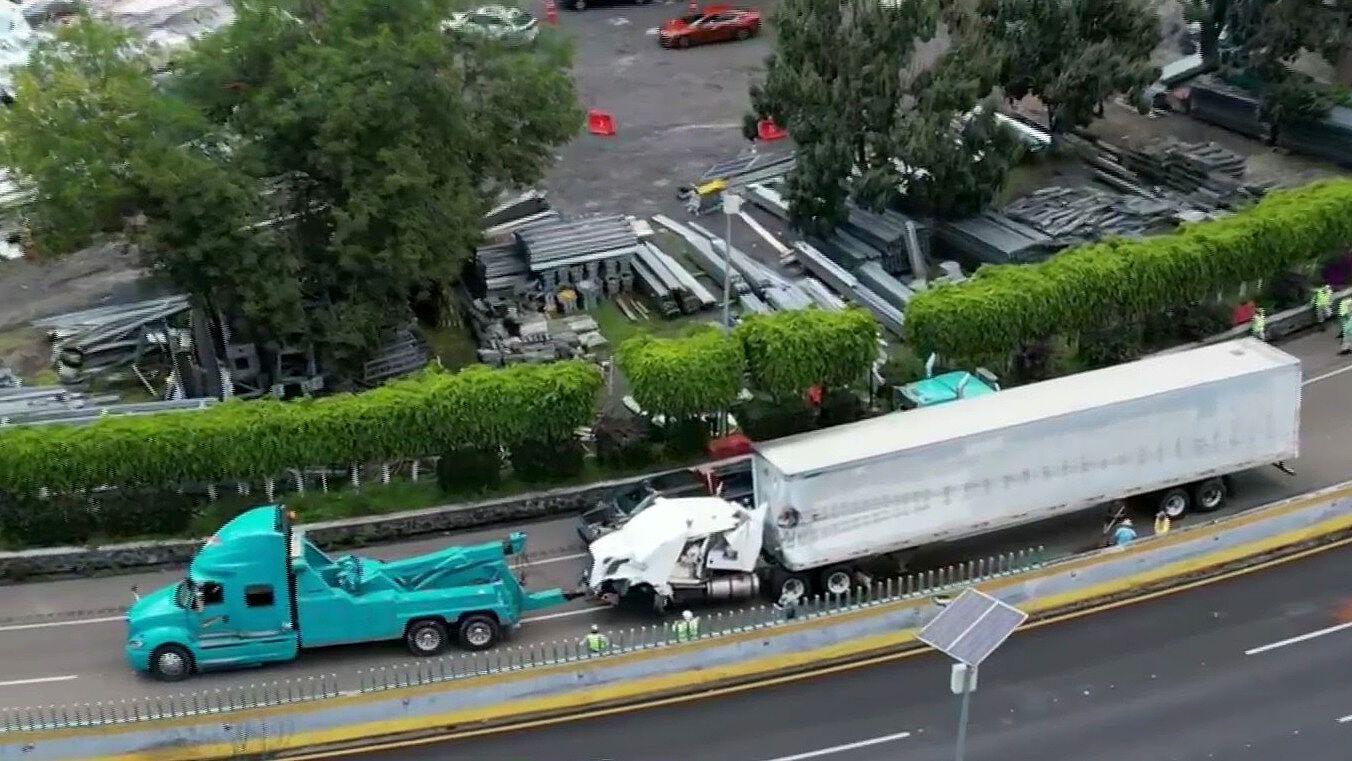 Video: Así fue el Momento de la Volcadura de un Tráiler en la México-Cuernavaca | N+