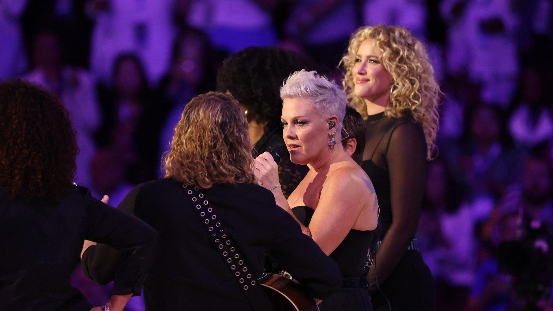 Pink Hace Vibrar en la Convención Nacional Demócrata | N+