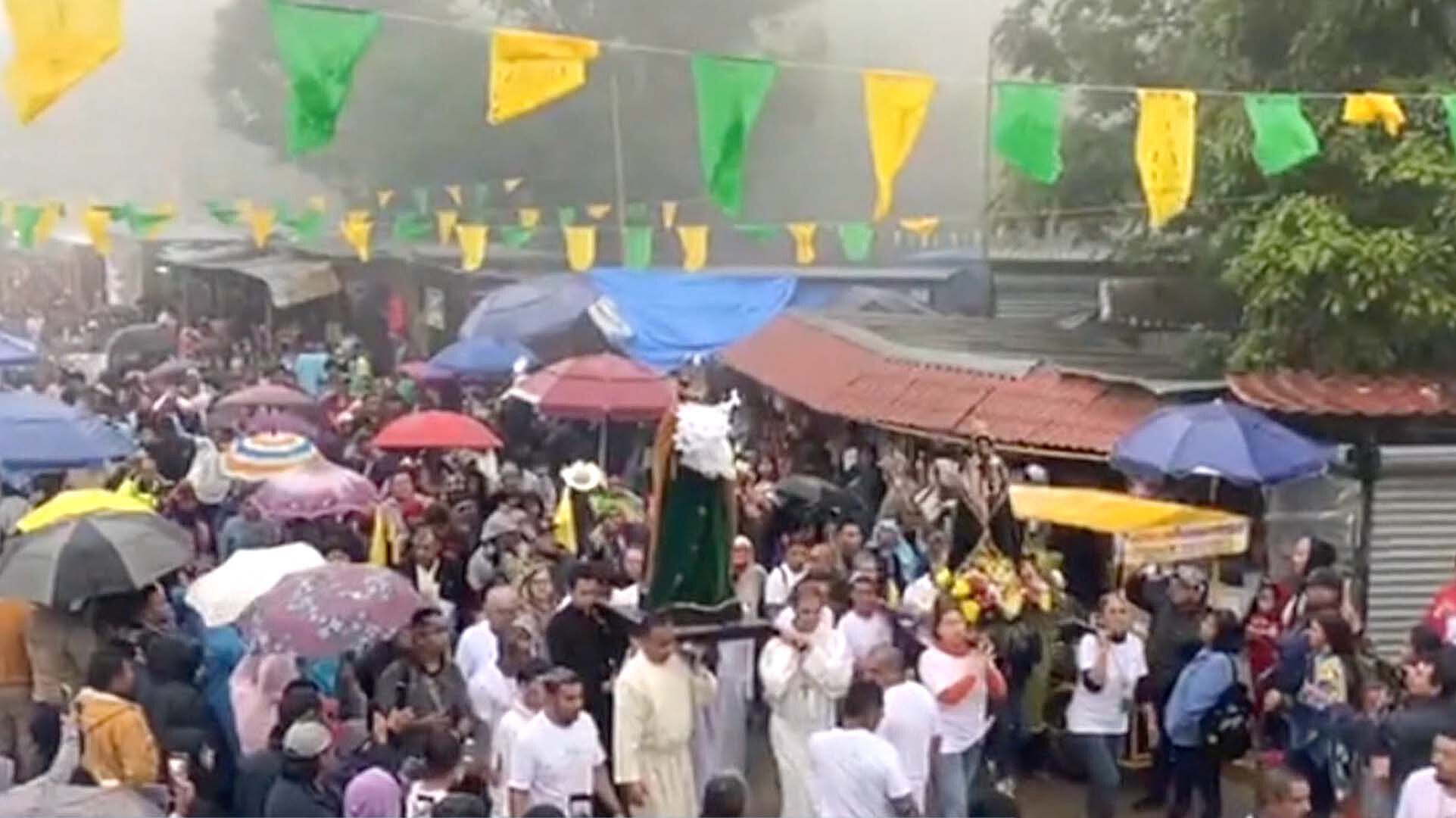 Fieles Católicos Visitan La Parroquia De La Virgen Del Chorrito En Tamaulipas N