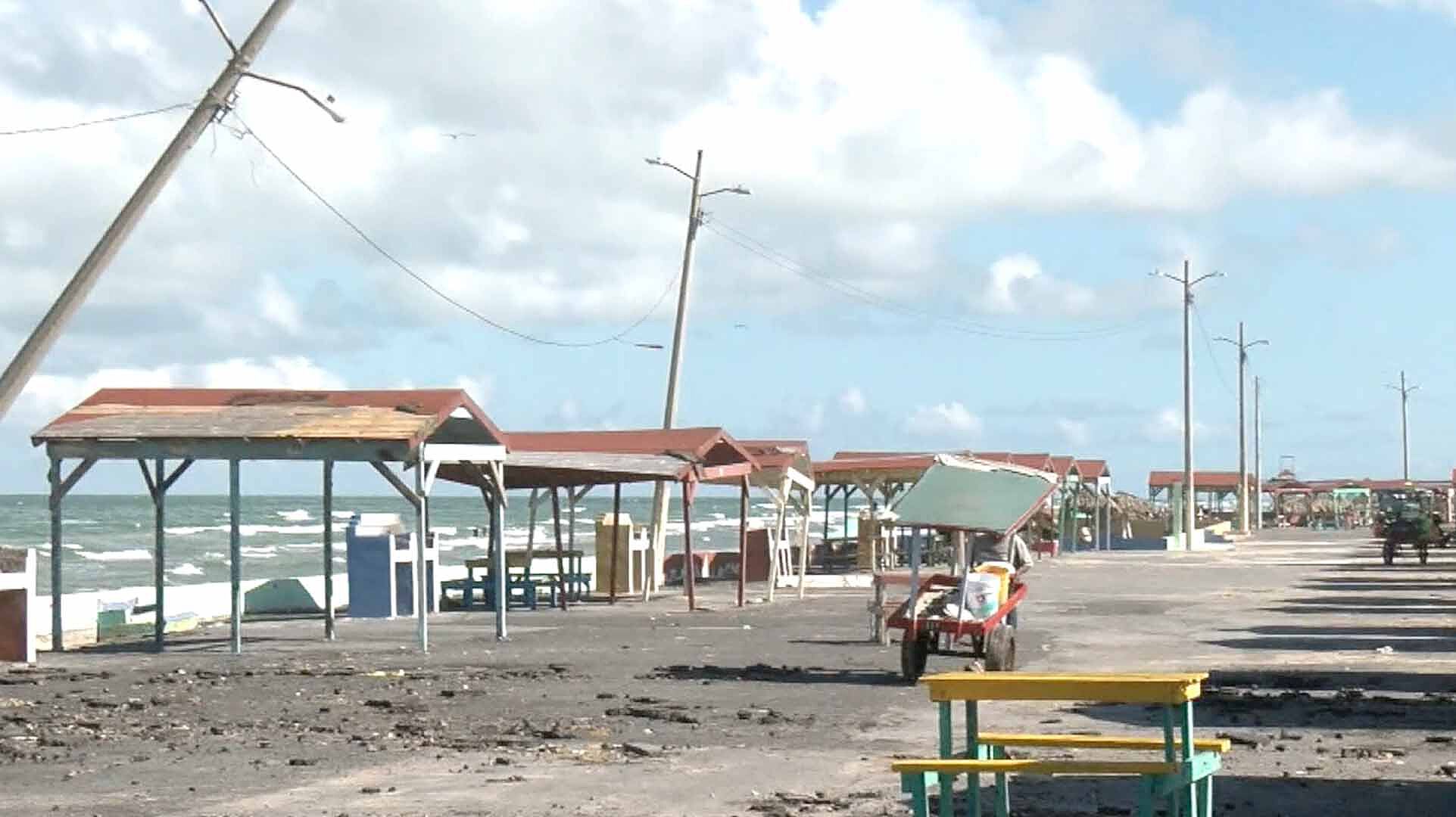 Visitan Playa Bagdad en Matamoros a Pesar de Bandera Roja | N+